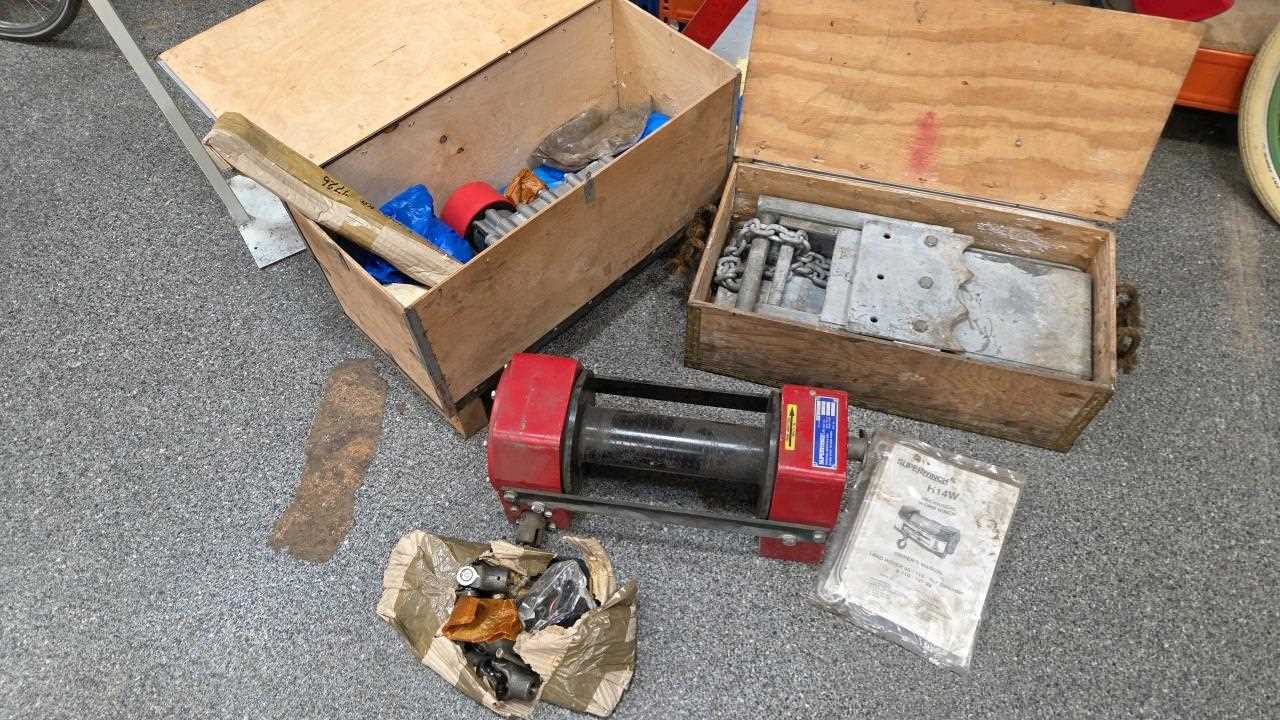 Lot 887 - NEW BOXED LAND ROVER TD5 HYDRAULIC WINCH KIT