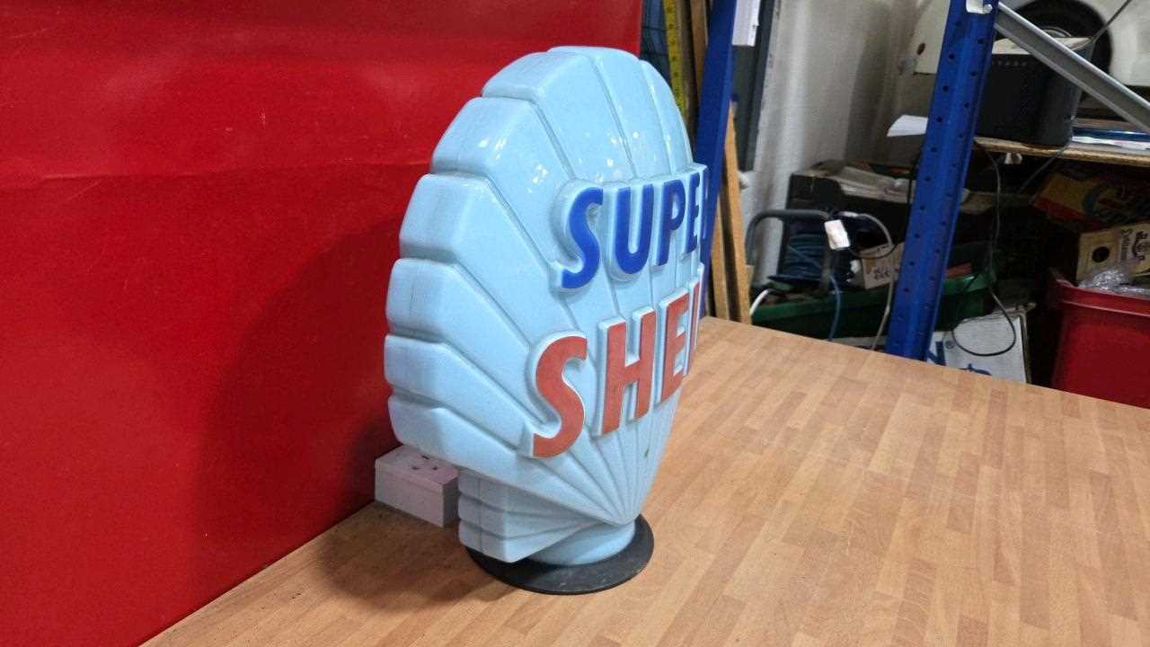 Lot 147 - BLUE SUPER SHELL GLASS GLOBE