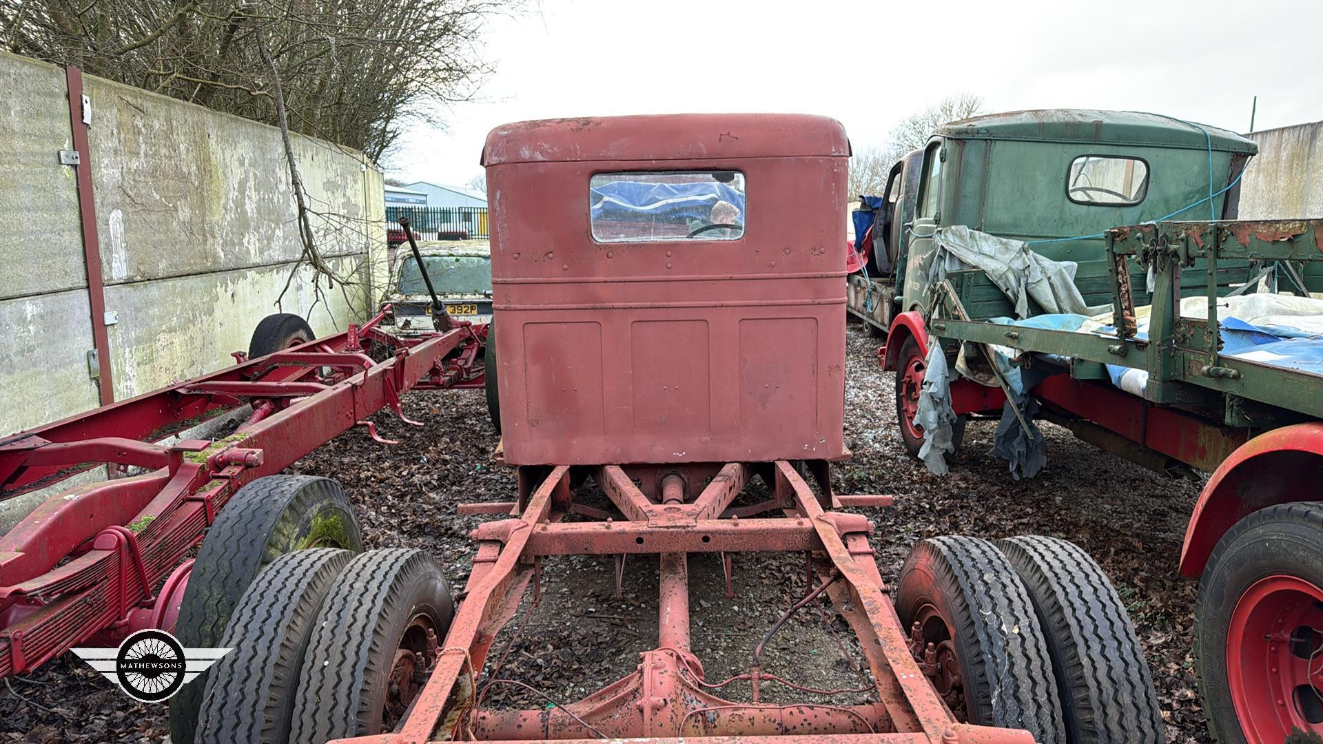 Lot 255 - CIRCA 1930 MORRIS 2 TON CHASSIS / CAB