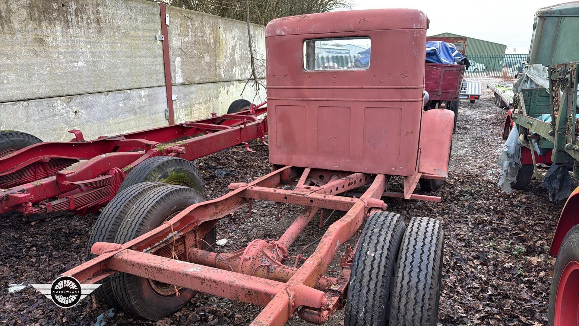 Lot 255 - CIRCA 1930 MORRIS 2 TON CHASSIS / CAB